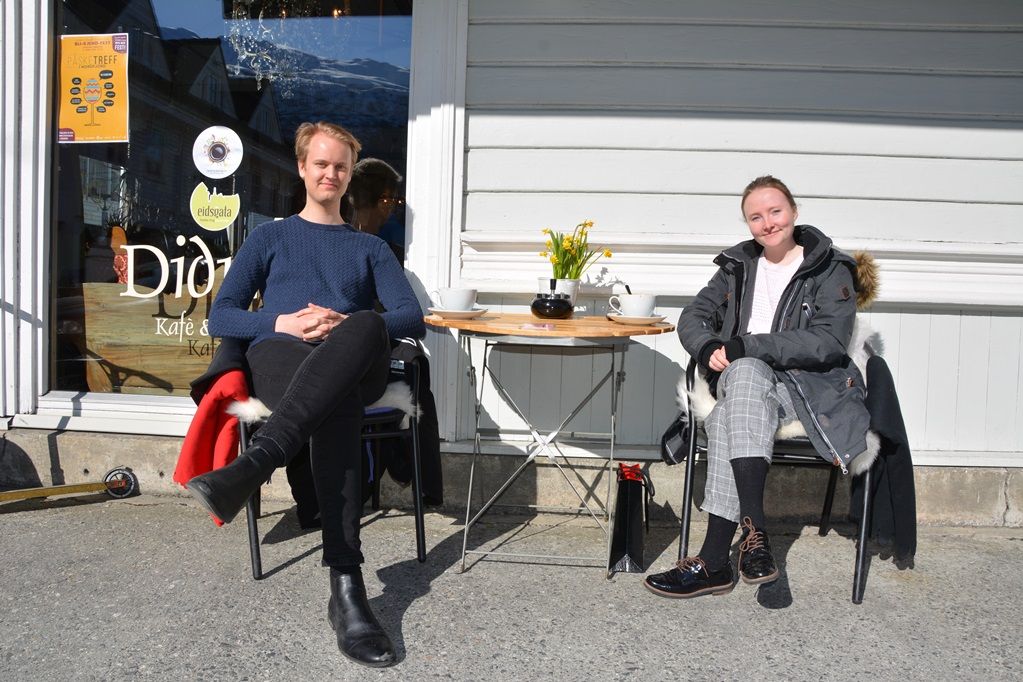 Gul påskestemning på Nordfjordeid - fjordabladet.no