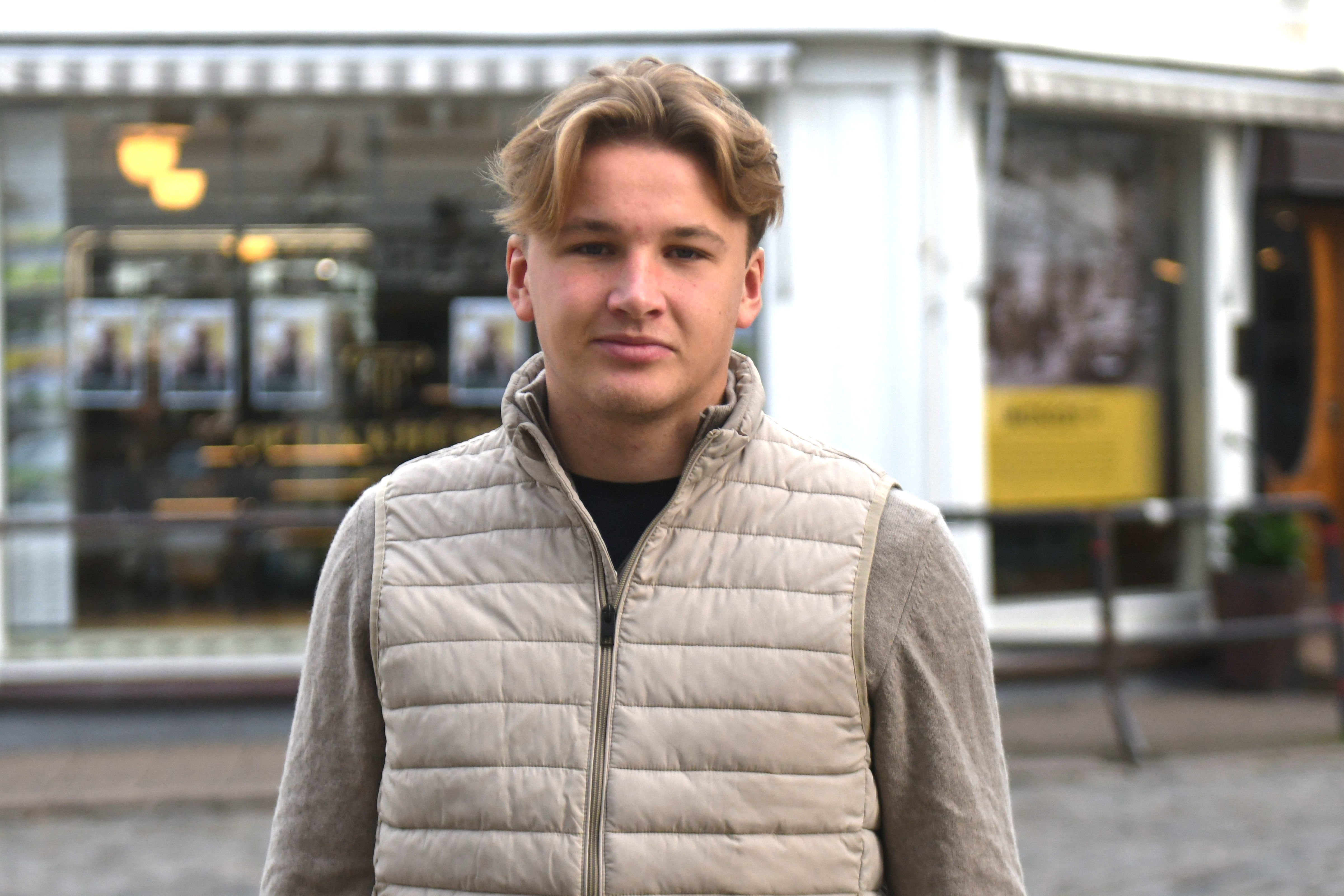 Phillip (20) jobber seg tilbake etter marerittskade - agderposten.no