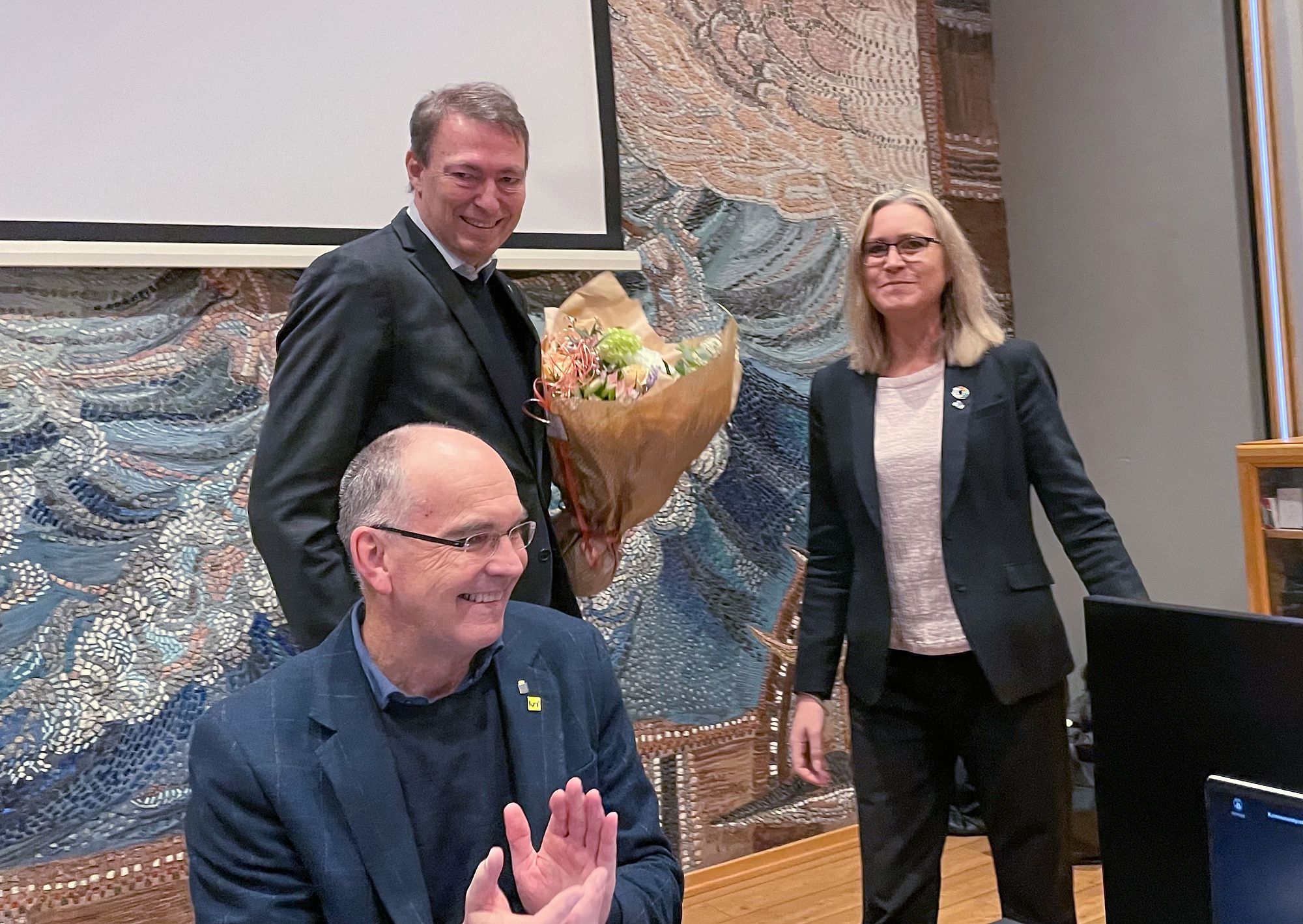 Startet møtet med en vri og en nyhet - gat.no