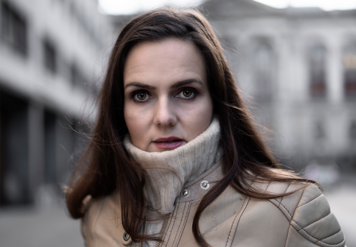 Therese synger på Frivilligsentralen - avisafroya.no