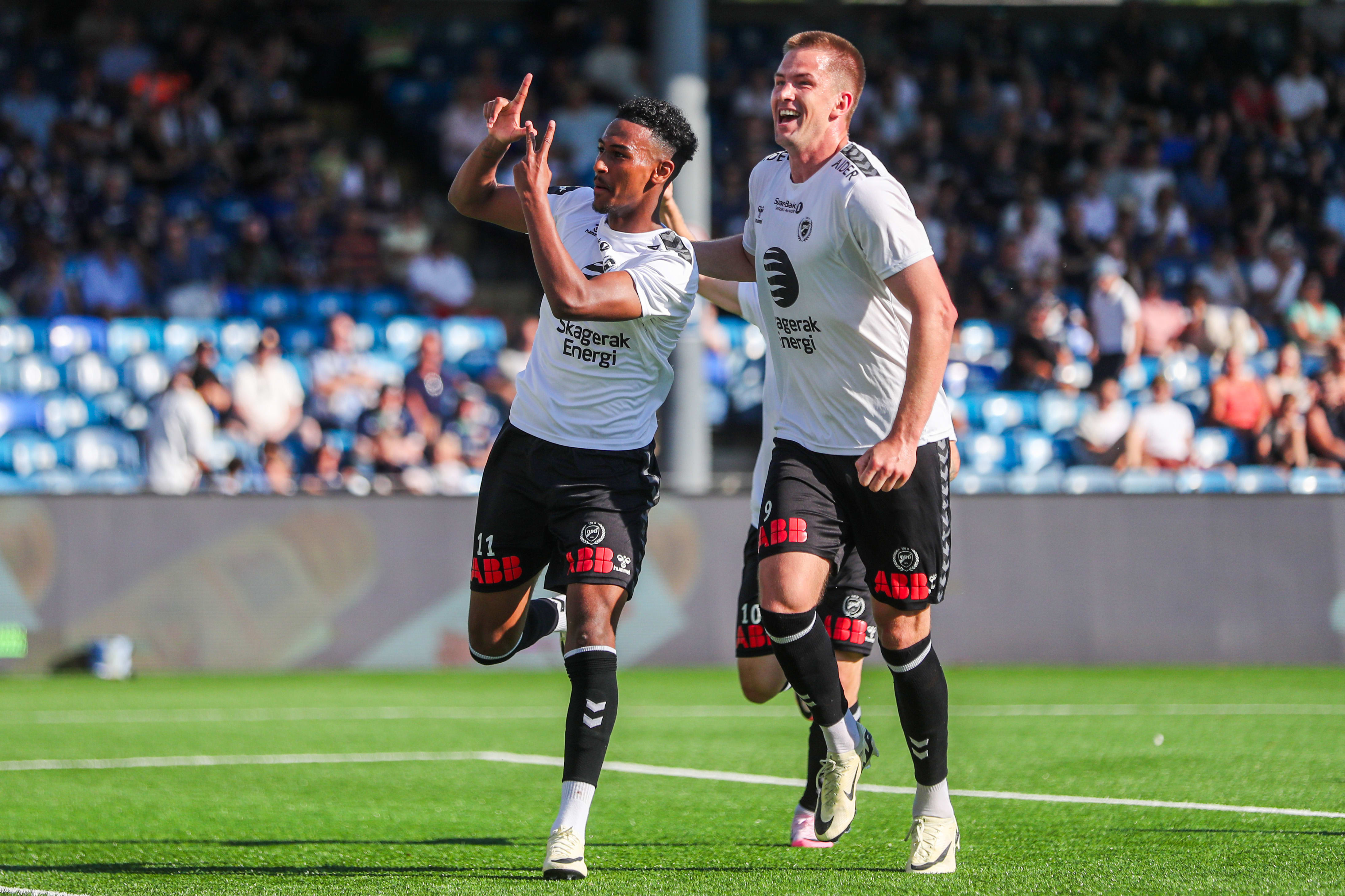 Jevnt i sommervarmen. Vi fulgte kampen her - varden.no