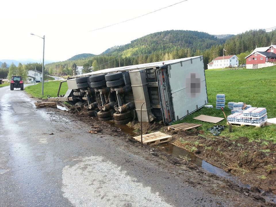 Veltet med 31.104 vannflasker - varden.no Veltet med 31.104 vannflasker - varden.no