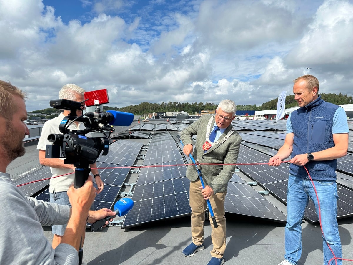 Åpnet solcellepark - fvn.no