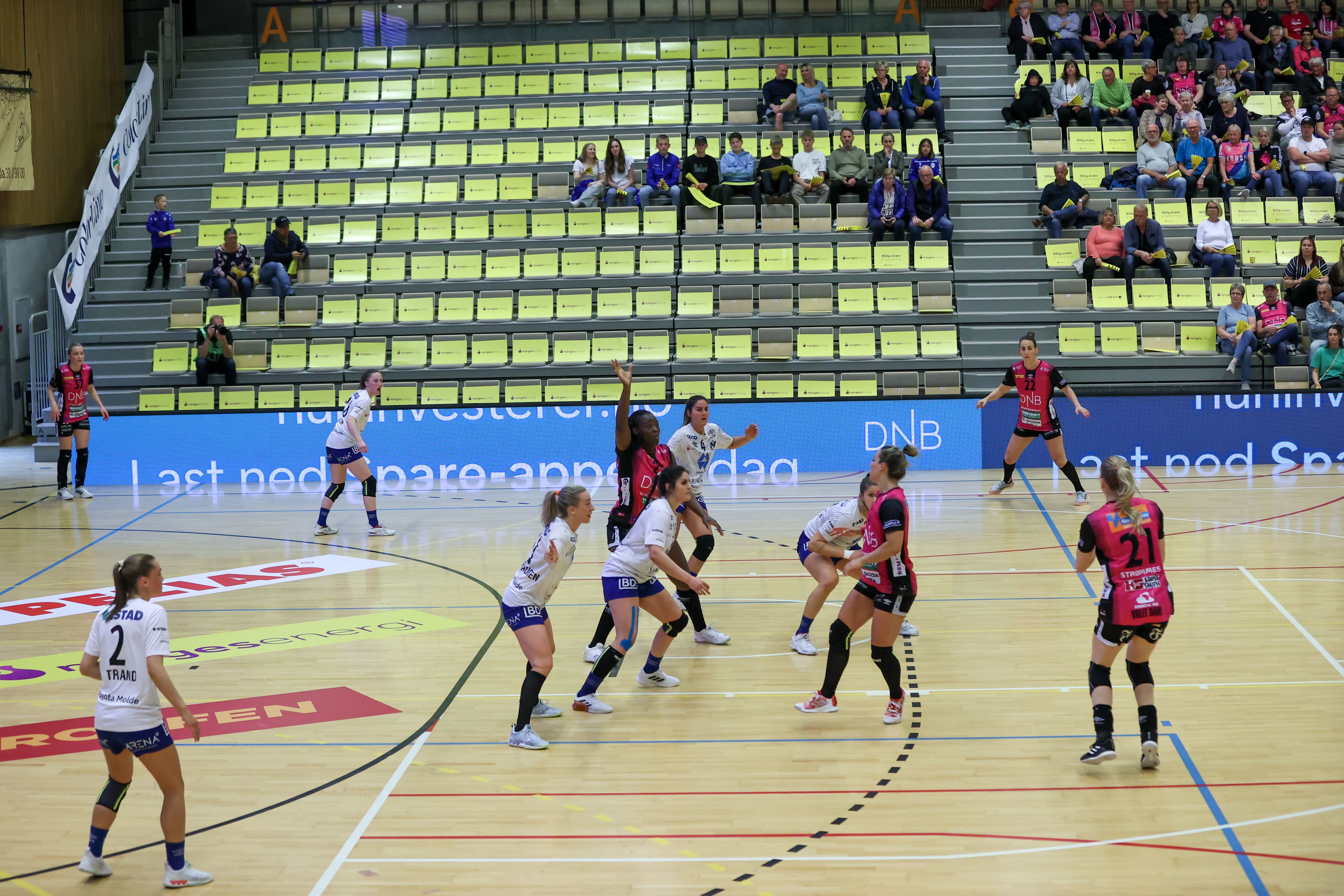 Glisne tribuner da Vipers måtte ta seg sammen mot Molde