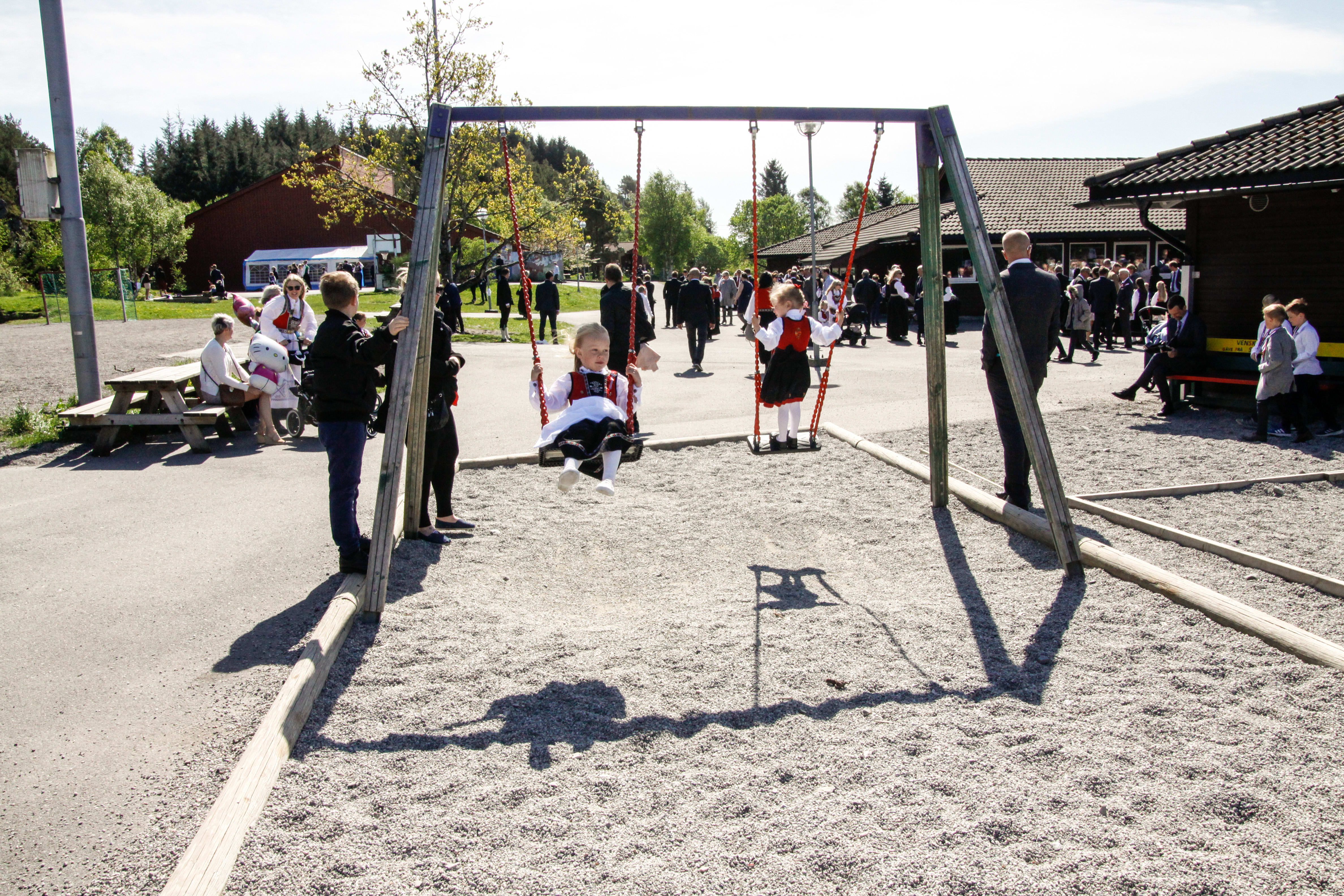 Glimt frå nasjonaldagen ved Stranda skule - vestnytt.no