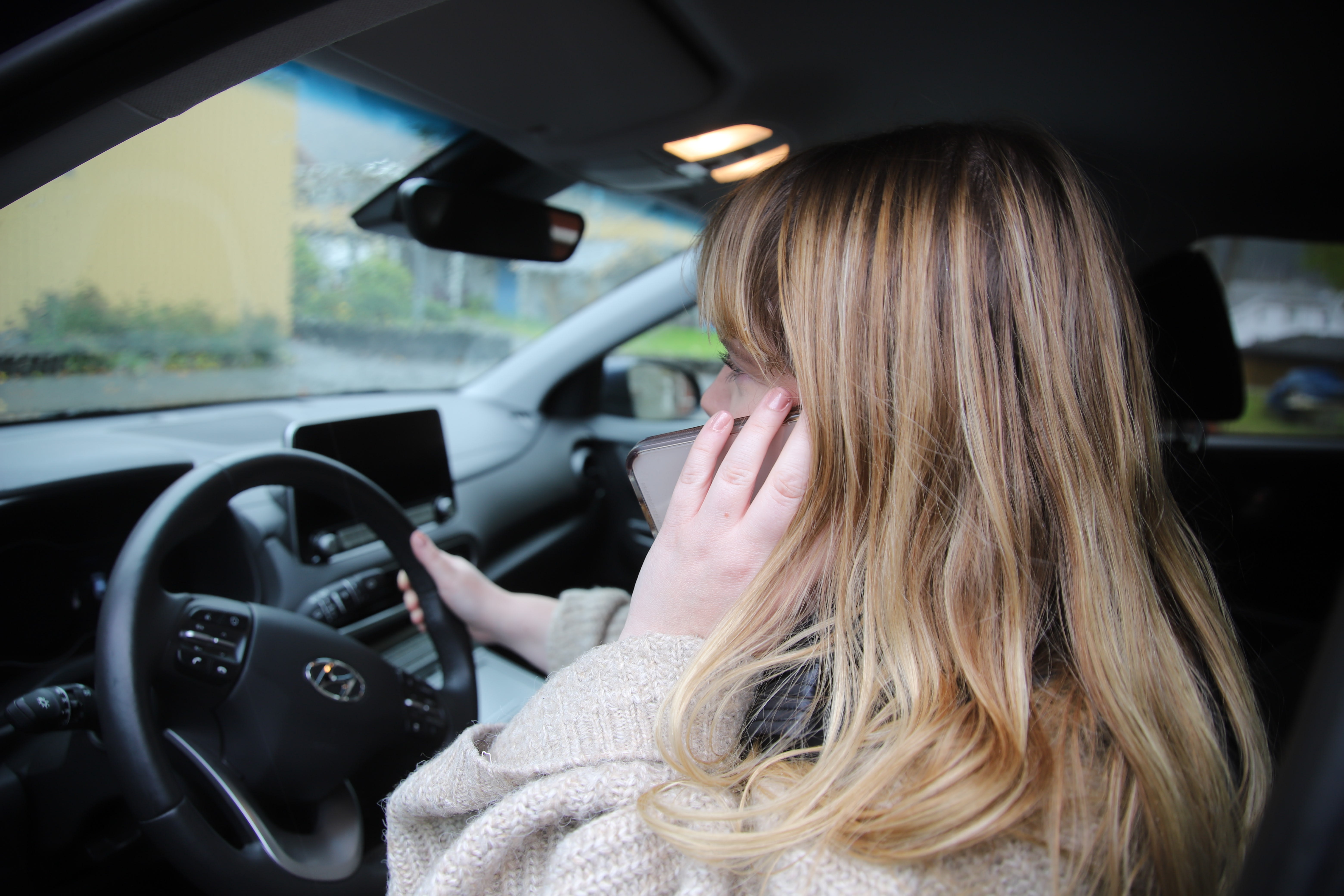 606 tatt med mobil bak rattet i Vest politidistrikt hittil i år ...