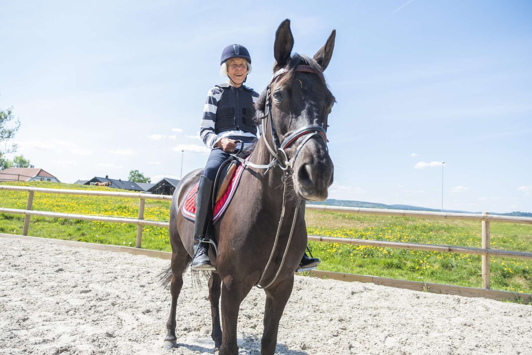 Reidunn (89) holder seg i form på hesteryggen - varden.no