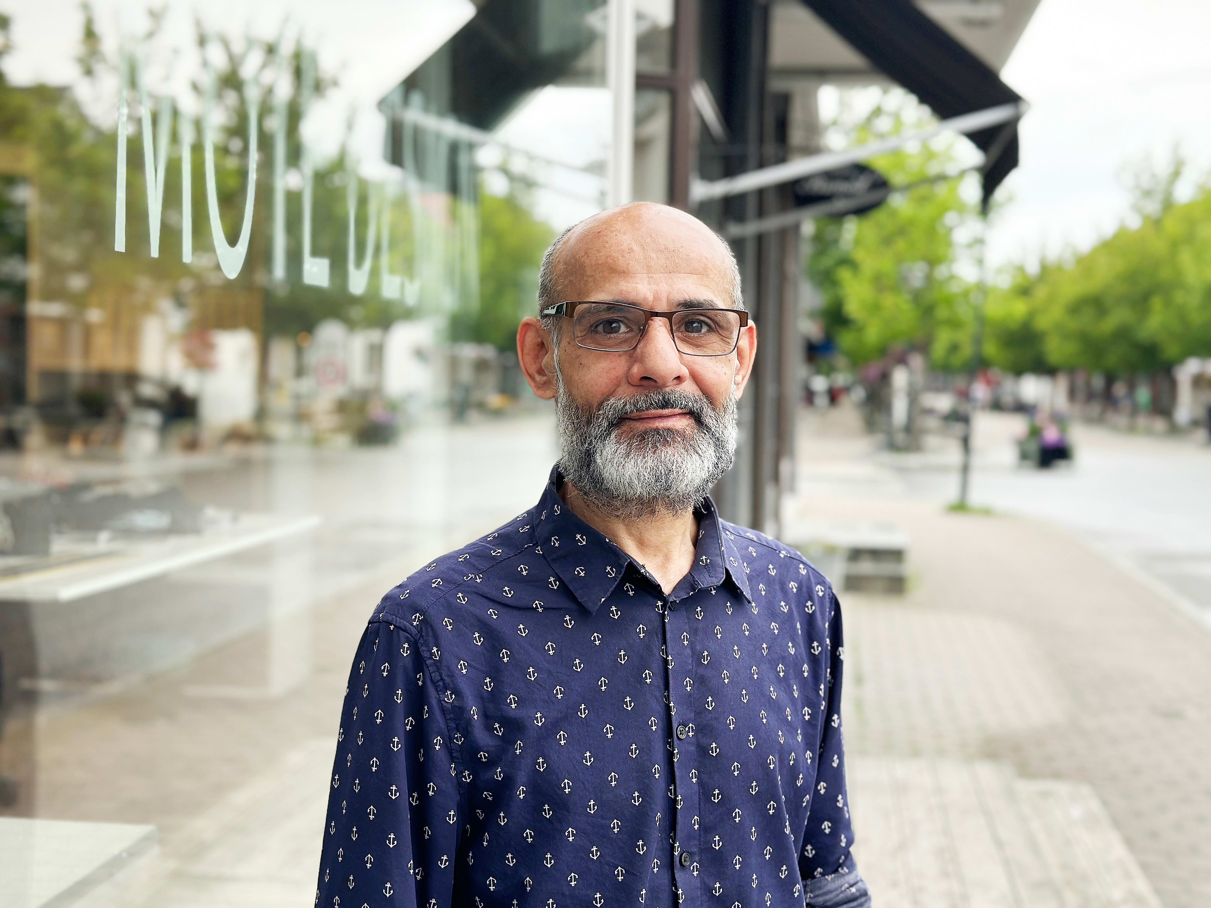 Ali har vært skredder i over 40 år: – Jeg begynte i lære som 9-åring ...