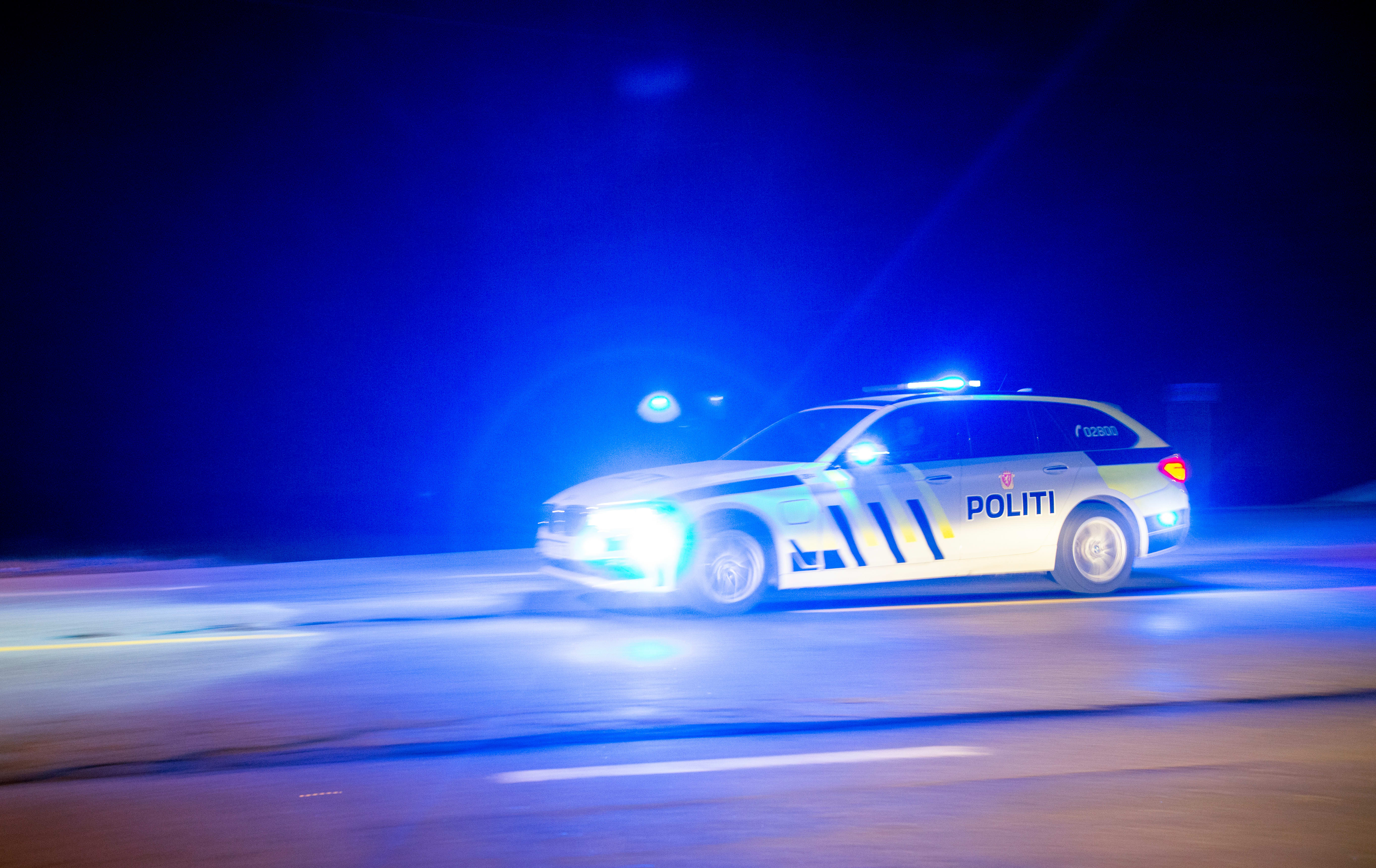 Lastebil mistet hjul på E18 - lp.no