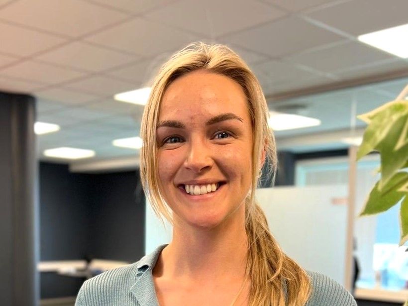 Lina (25) har en spesiell sommerjobb: - Forrige uke var jeg på roadtrip ...