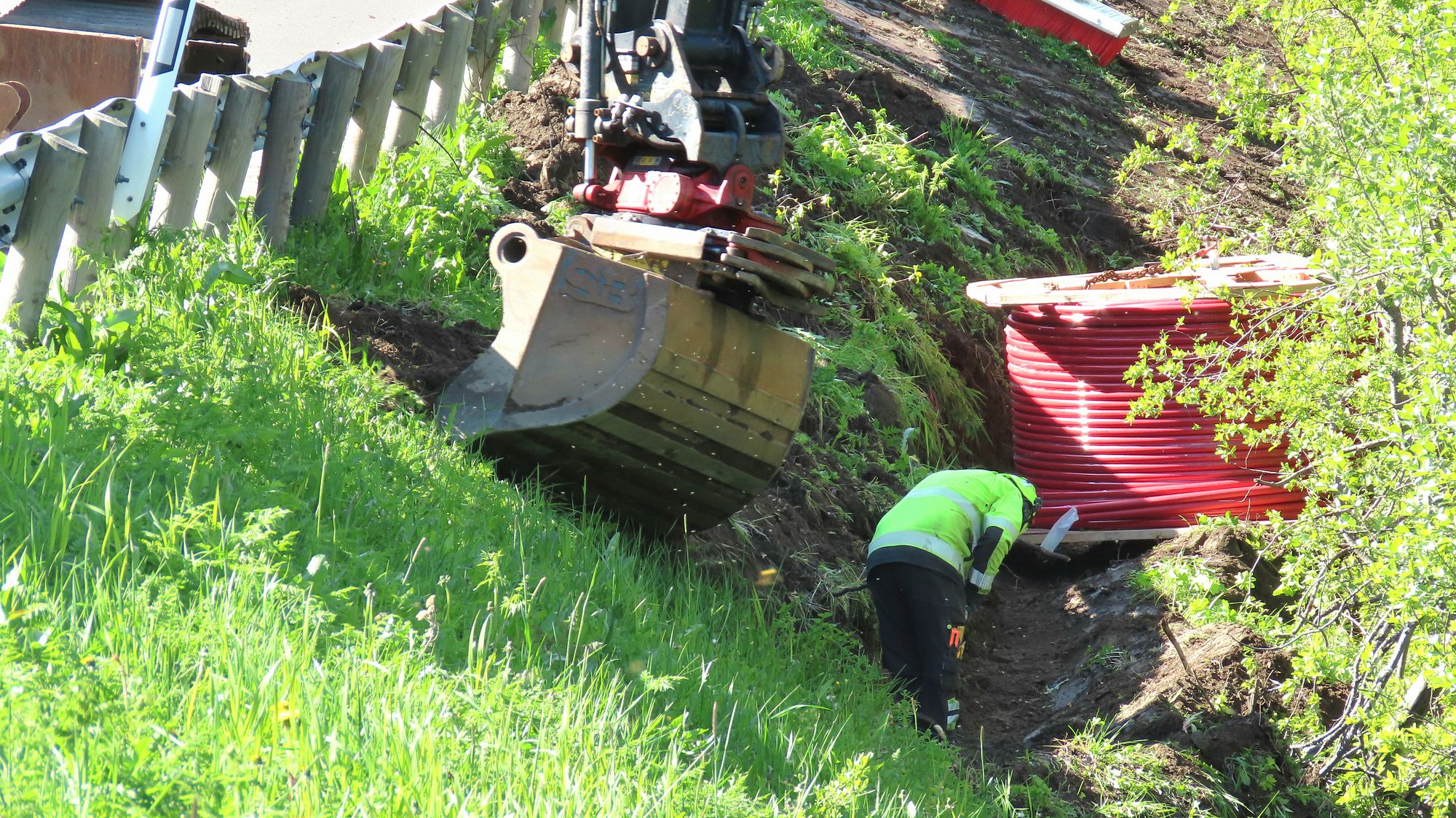 Legger fiberkabel i historisk grunn - ht.no