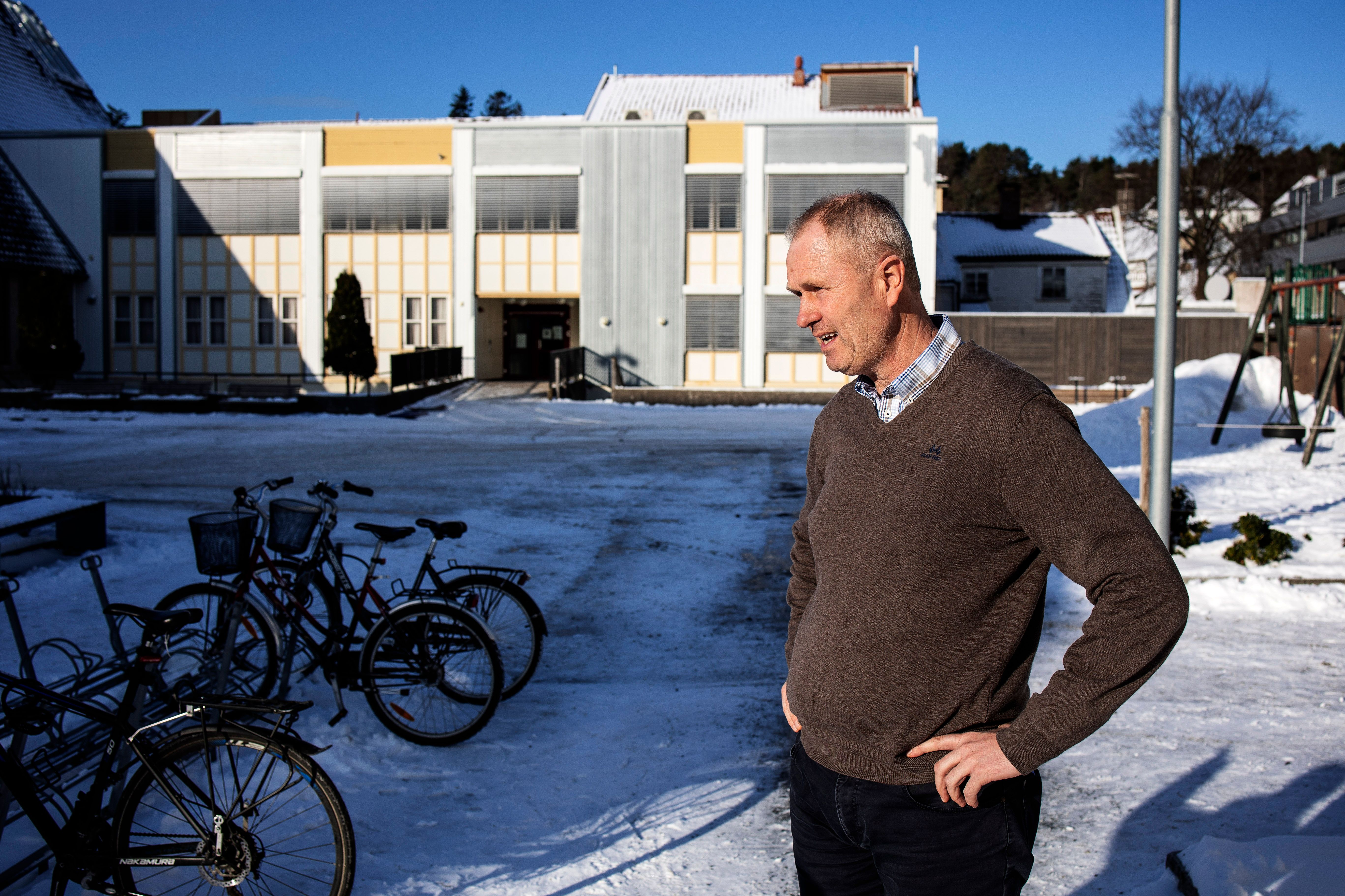 92 elever og ansatte i karan­tene ved Samfundet skole i sentrum - fvn.no