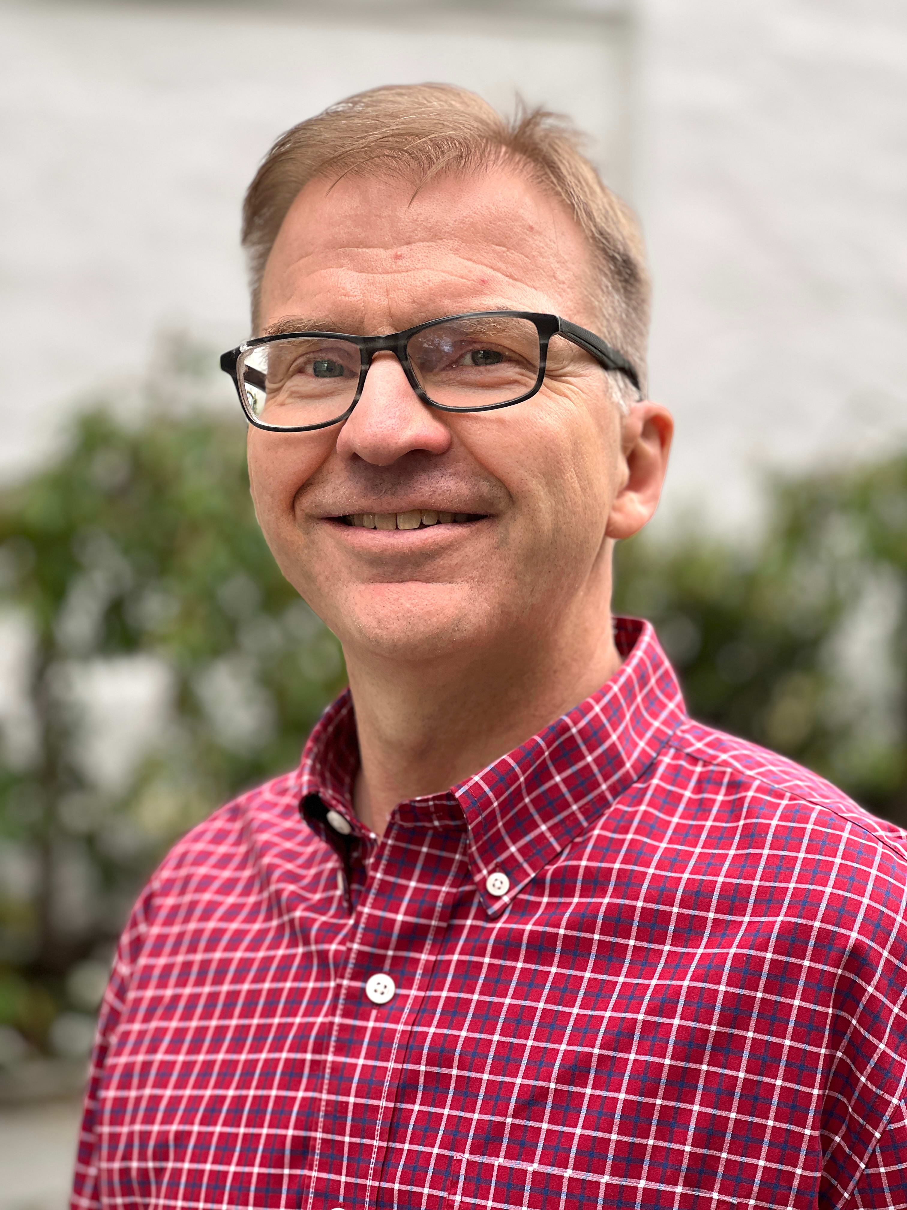 Kirken og badestranden - strilen.no