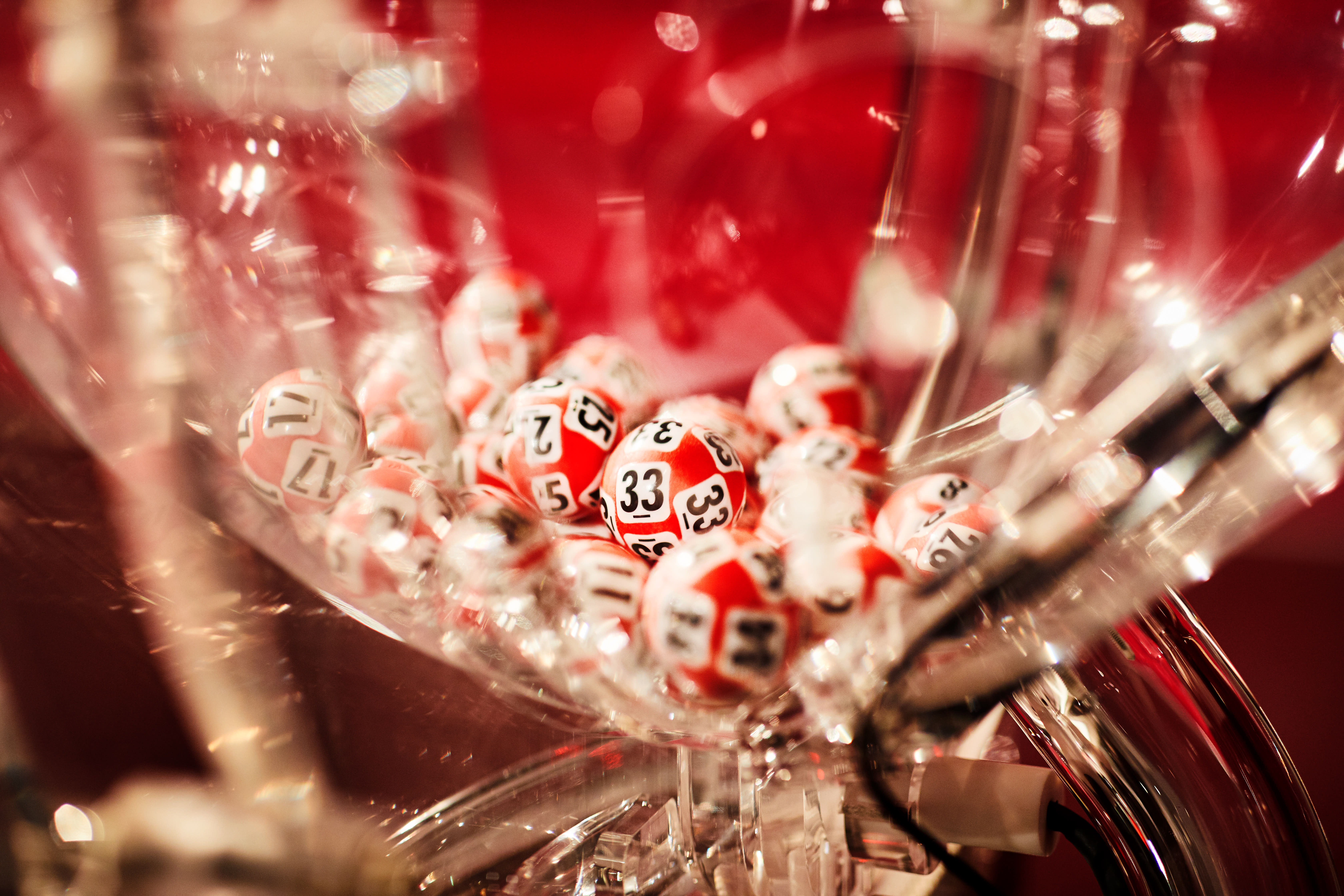 Tom Niklas (23) fikk drømmetelefonen: – Dette er helt uvirkelig