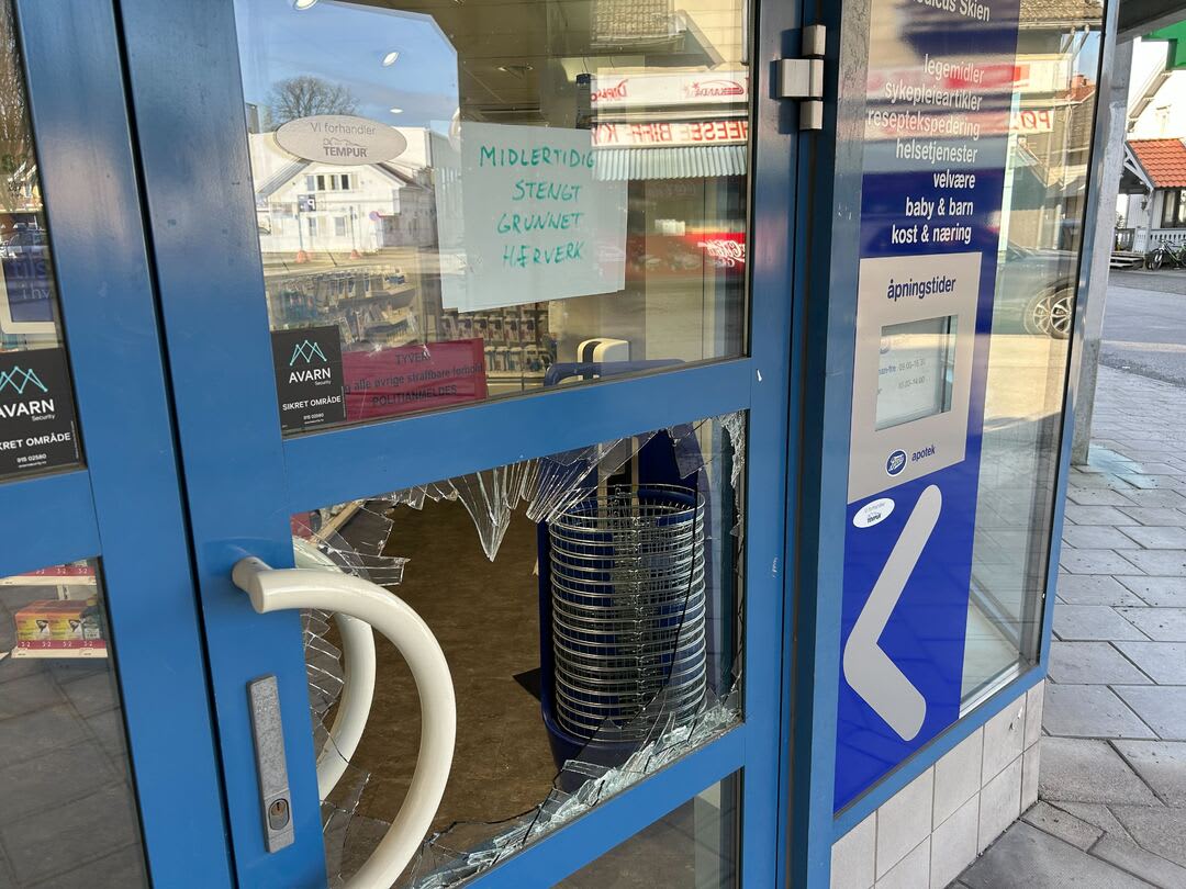 Knuste rute på apotek - varden.no