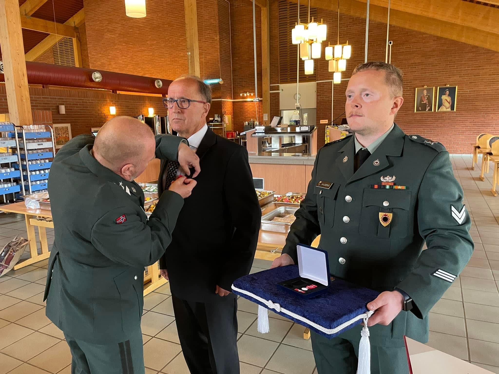 Forsvarsmedaljen til Ole Petter Gundersen - vigga.no