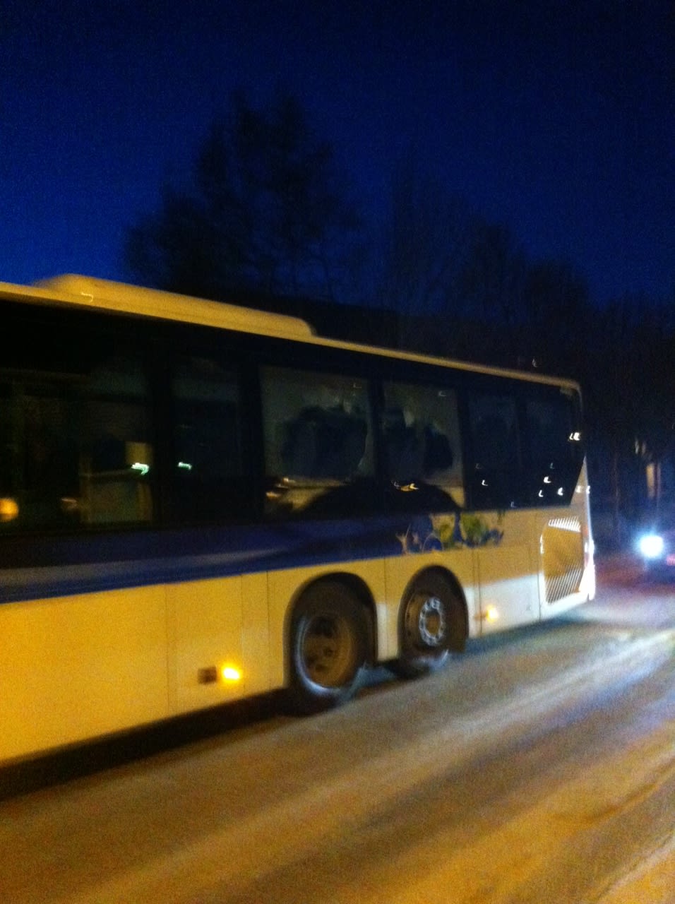 Rutebuss kom for nær skolebuss under passering - itromso.no