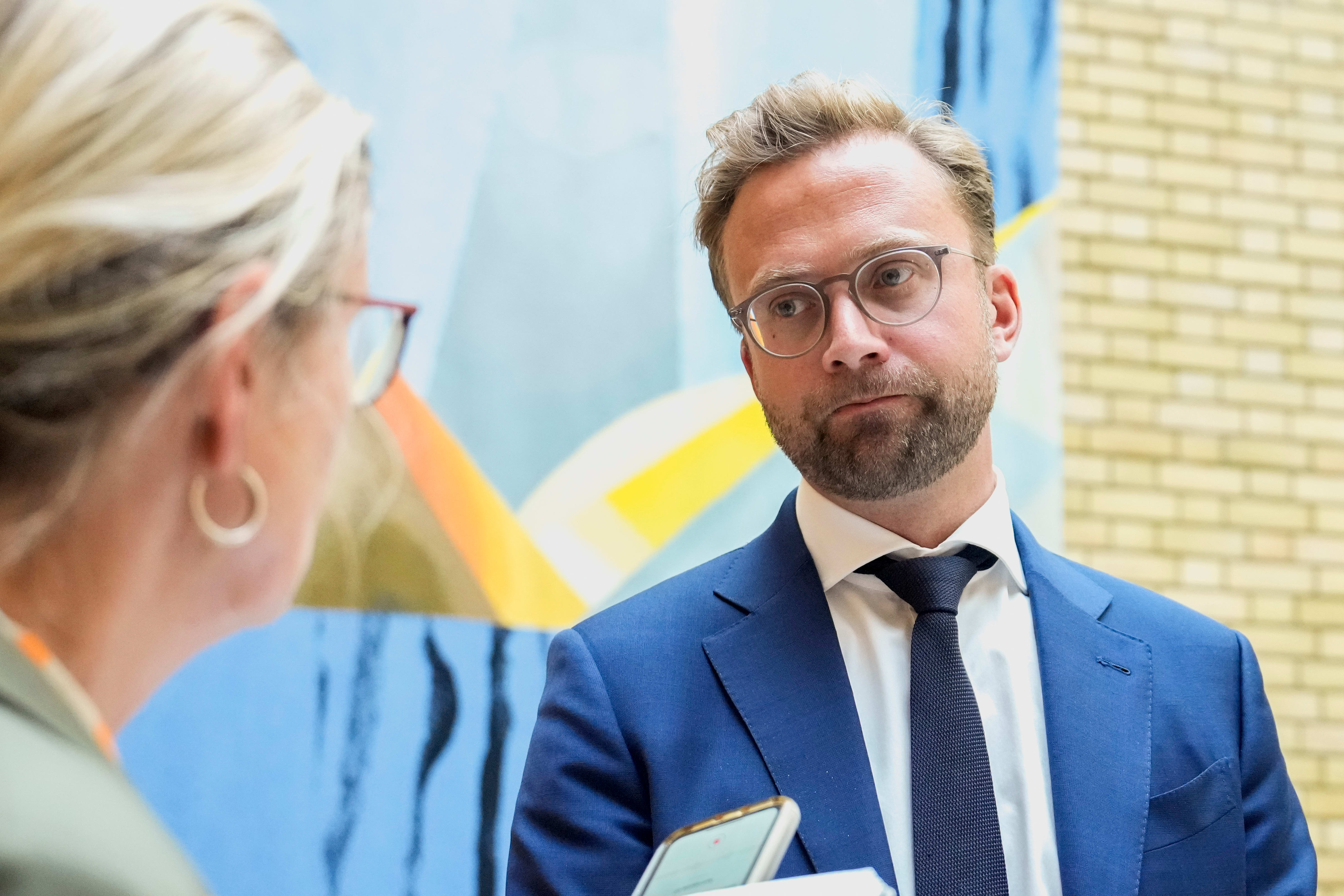 Tidligere kommunalminister innkalt til høring om lederlønn i staten ...