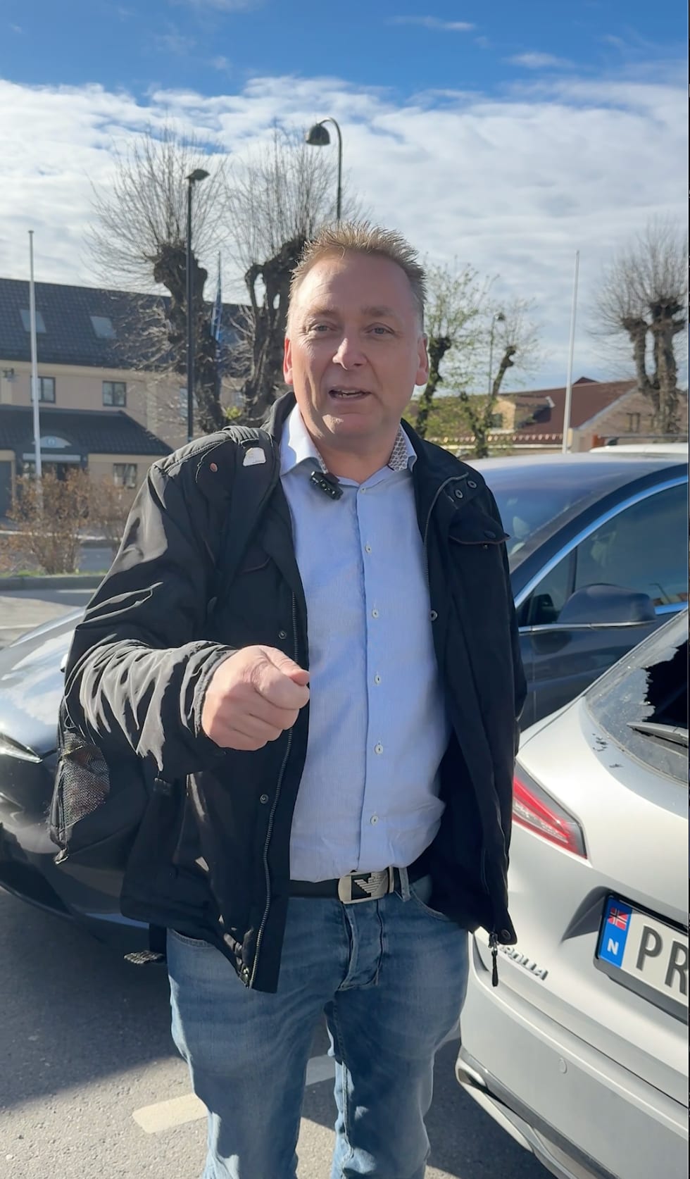 Har knust ruter på minst 19 biler - fvn.no