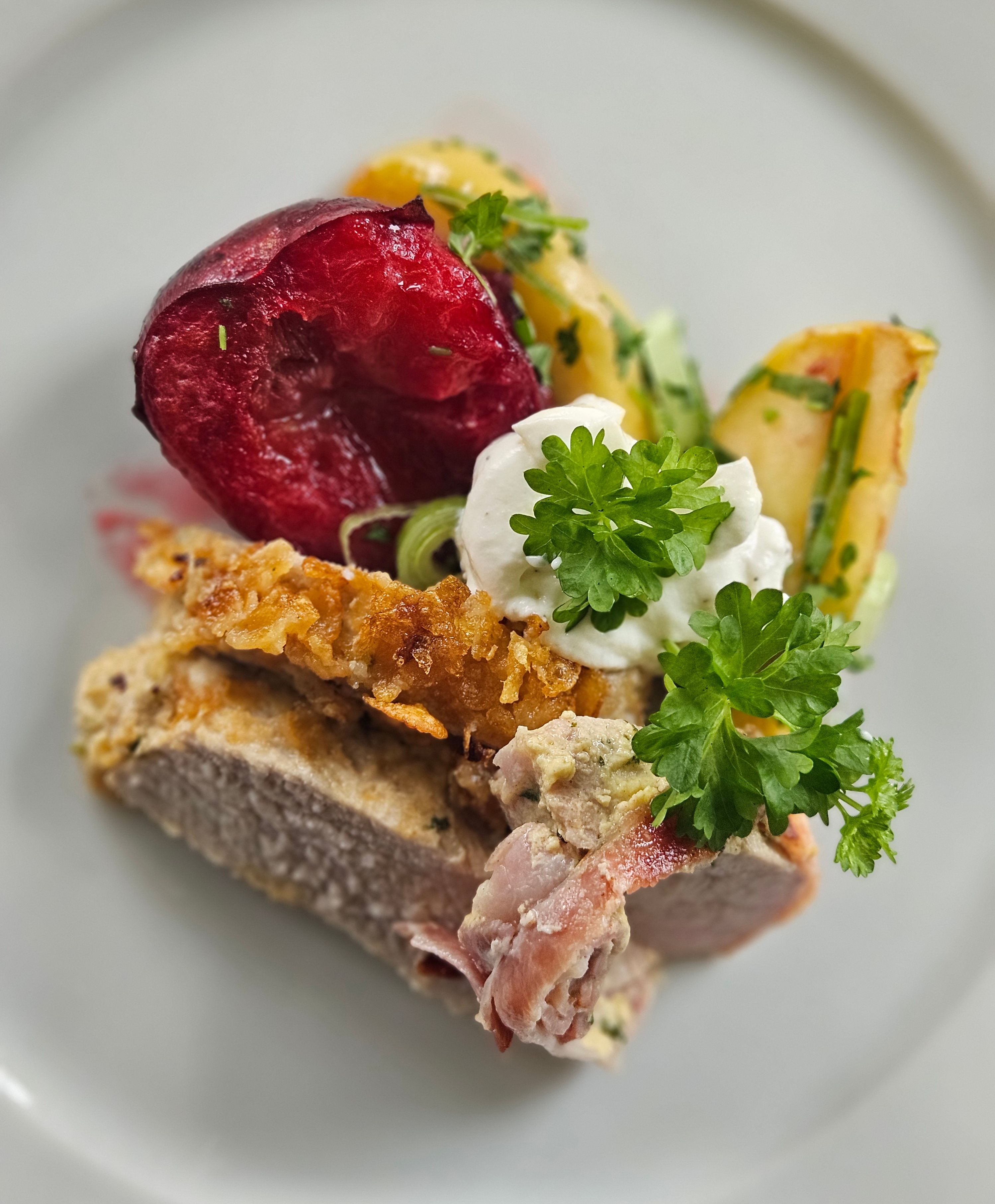 Sennepsmarinert svinefilet med bakte plommer - avisa-st.no
