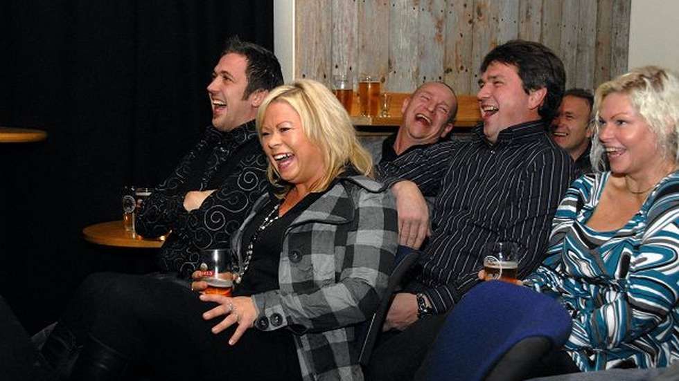 Gapskratt til terningkast 6 - rbnett.no