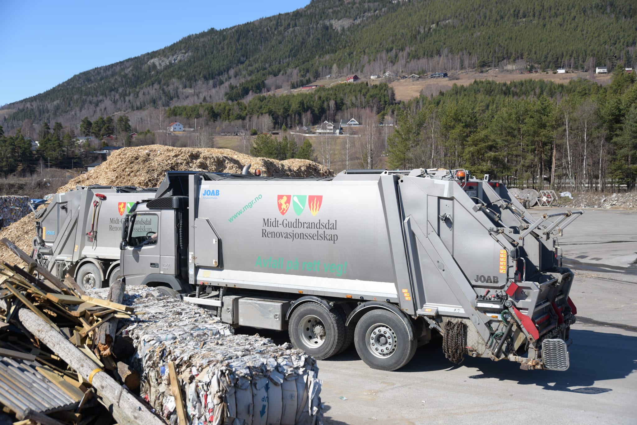 Plastavfall vert sendt ut av landet og hamnar på ulovlige fyllingar og ...