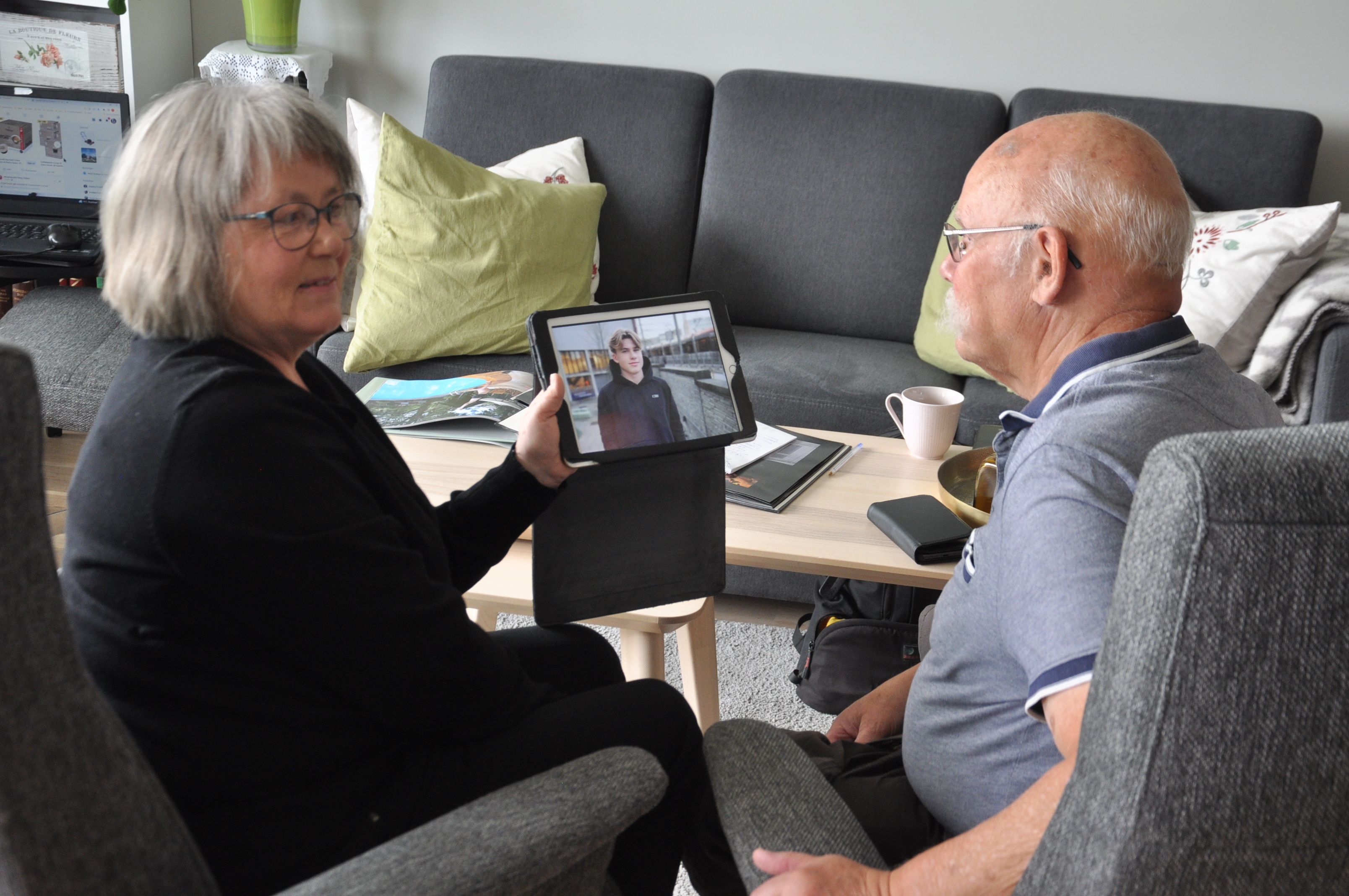 Besteforeldrene i Stjørdal følger spent med når barnebarnet kjemper mot ...