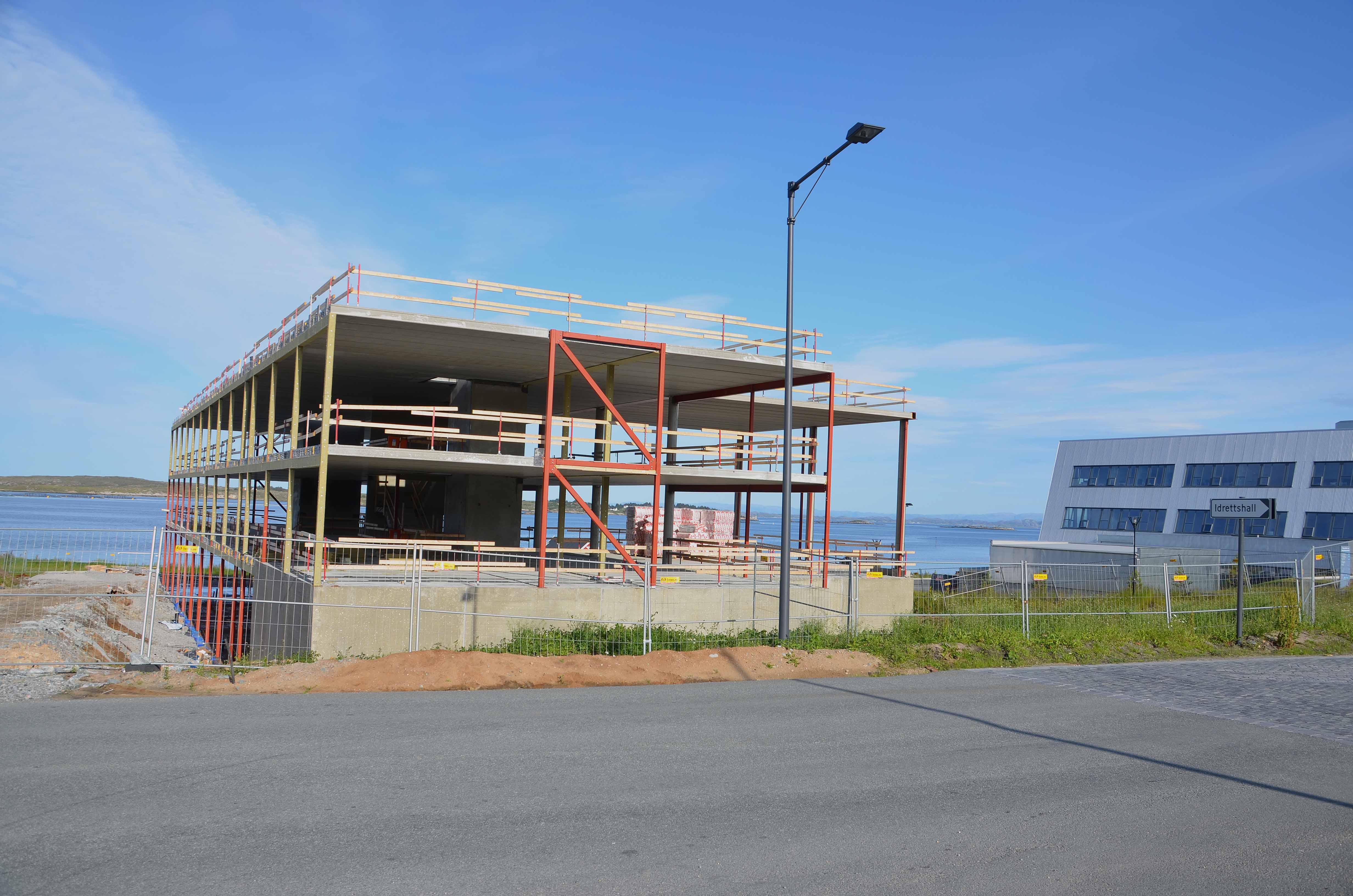 Nytt storbygg reiser seg på Sistranda - avisafroya.no
