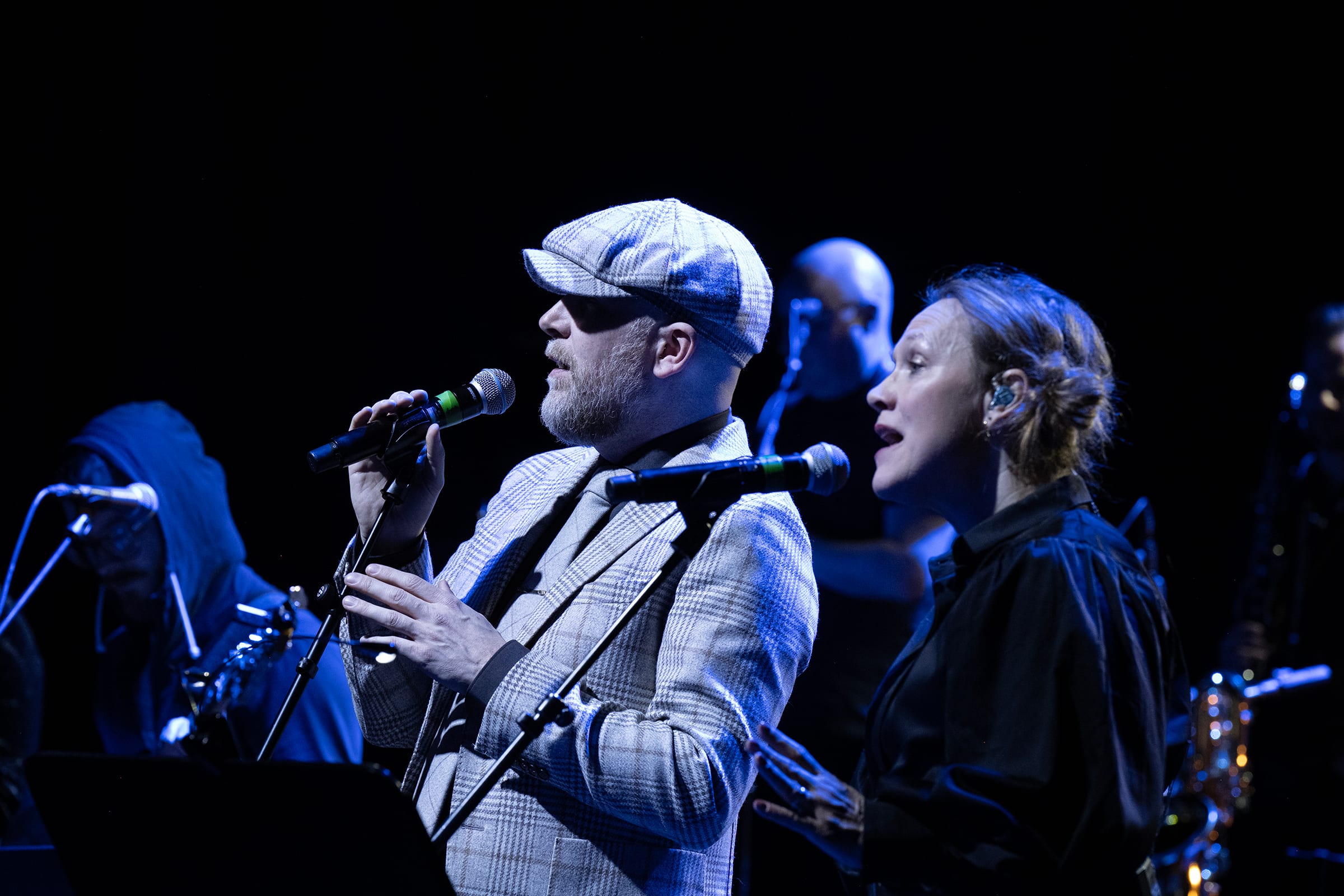 «Med et veltrimmet og velspillende ensemble, som talte elleve mann på ...